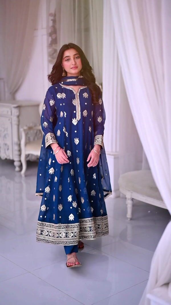 Crepe Pishwas in Blue by Abaan Zohan - ZUU5861 | Abaanzohan.com